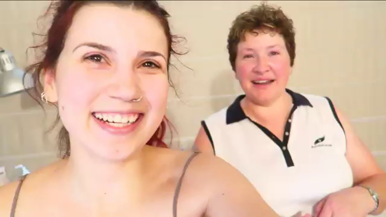 Surprising My Mum for Christmas - Vlogmas