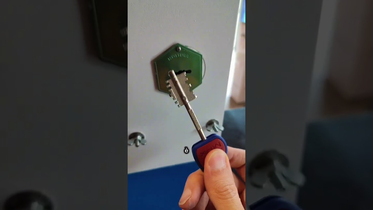 [Porta con doppia mappa] È vero che lasciare la chiave inserita nella serratura la rende più sicura?