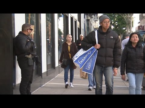 Black Friday shoppers flock to SF's Union Square, soaking in holiday traditions