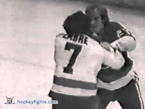 Bob Nystrom vs. Yvon Labre, February 20, 1977 - New York Islanders vs ...