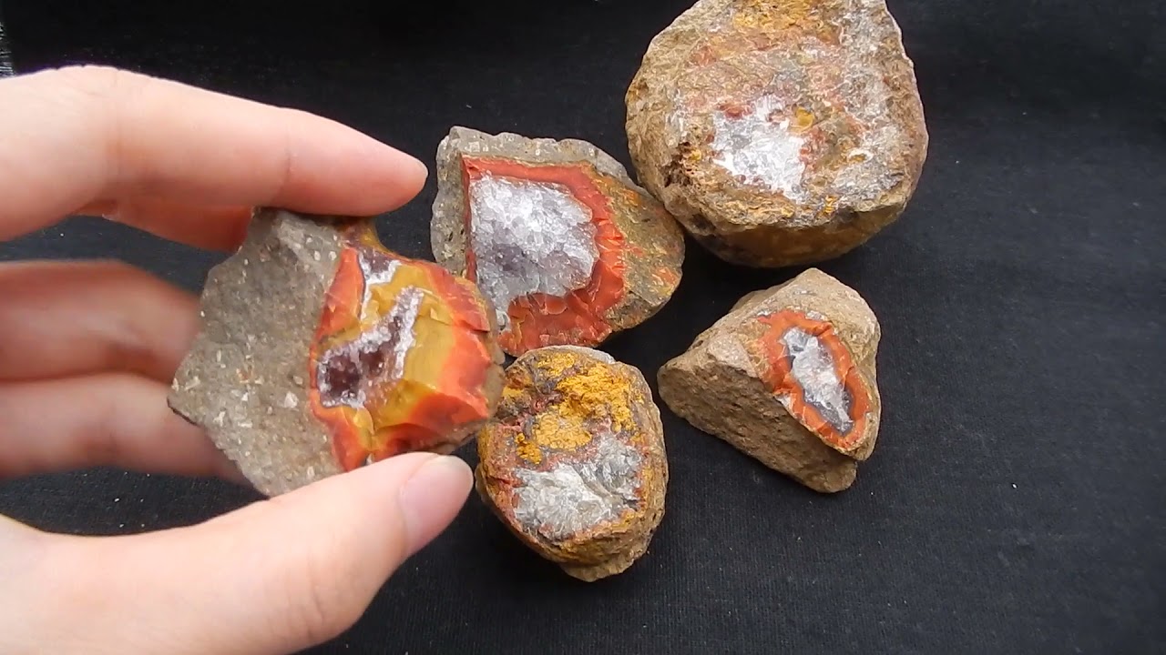 Warring States red agate mineral specimen.