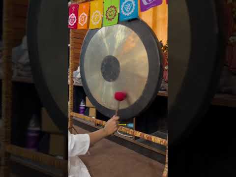 Gong sound healing bath