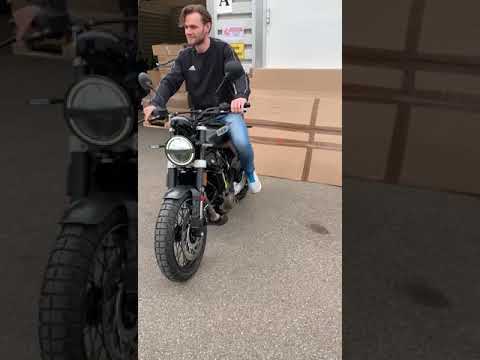 picking up my new Husqvarna Svartpilen 401
