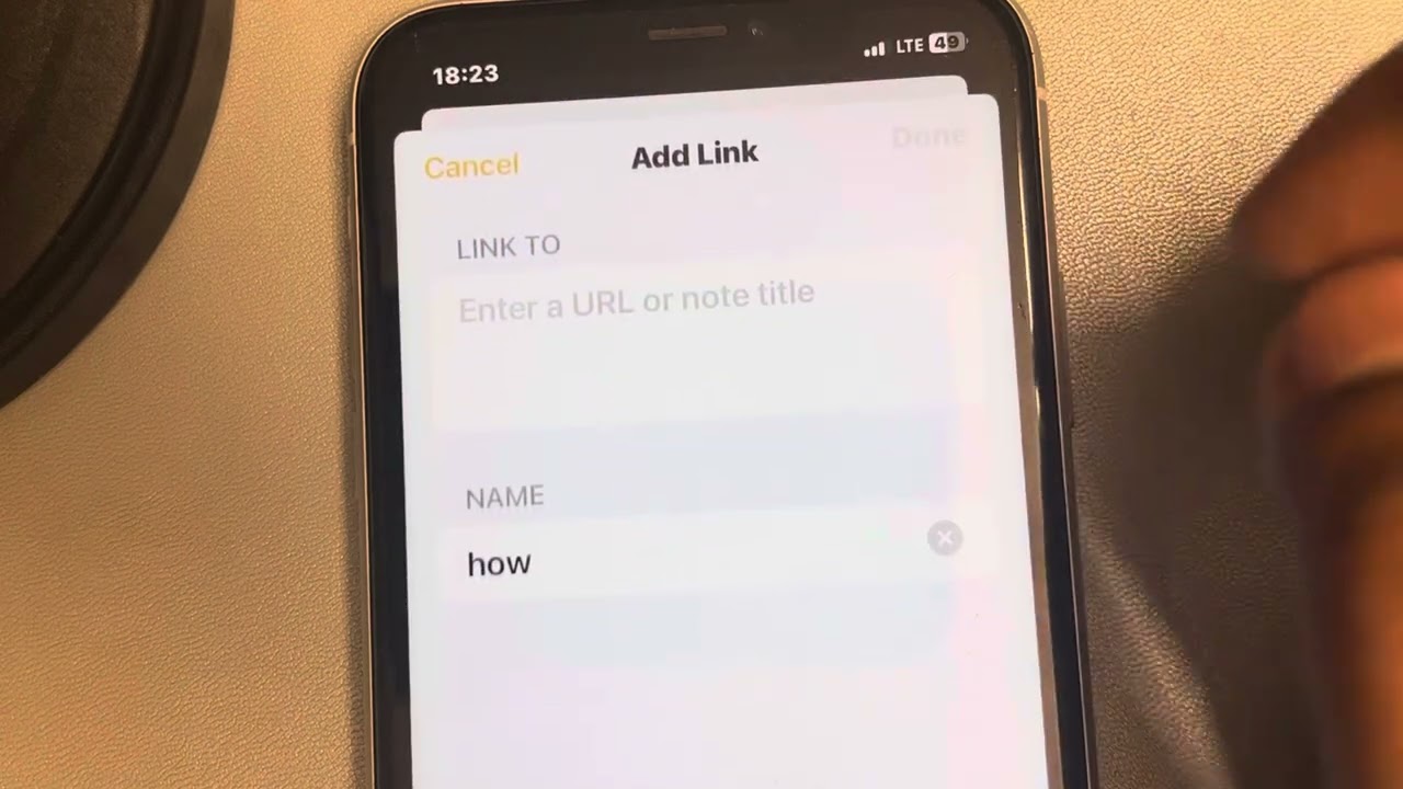 How to insert link in Notes app on iPhone