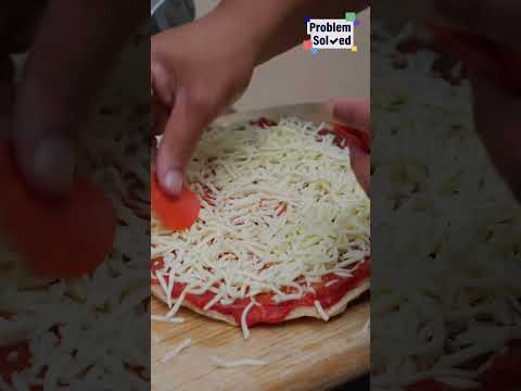 How to grill a pizza 🍕 #pizza #problemsolved #grilling