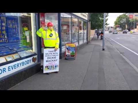 Dickie Mackay Waving Mannequin 01