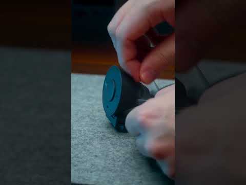 Logitech Brio 300 webcam unboxing