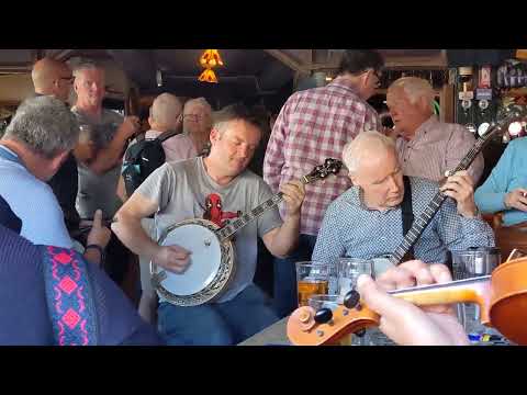 Craic in Galway: An evening of Traditional Irish Tunes at Monroe's.