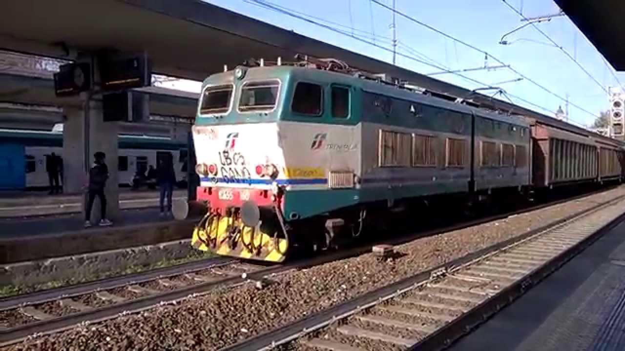 Doppia simmetrica E655 160 ed E652 168 con merci - Monza 01/12/2015