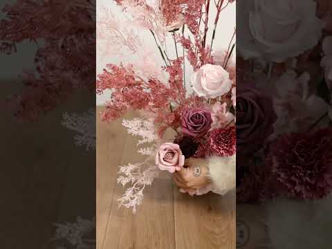 Create an elegant, memorable statement with this free-standing arrangement in Vintage Rose & Blush.