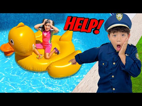 Pirates Playtime at the Pool: Ellie's Sharing the Pool Adventure!