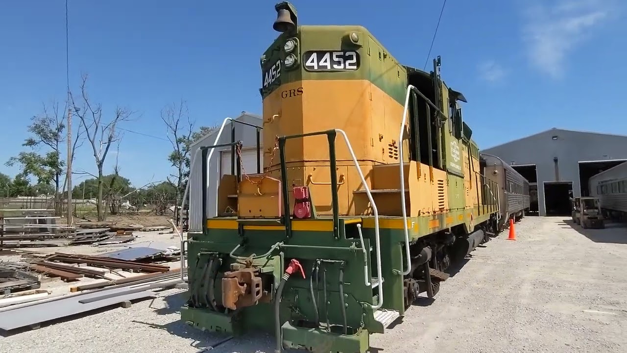 Gateway Rail GP7 # 4452 Walk-Around - 2022-08-12