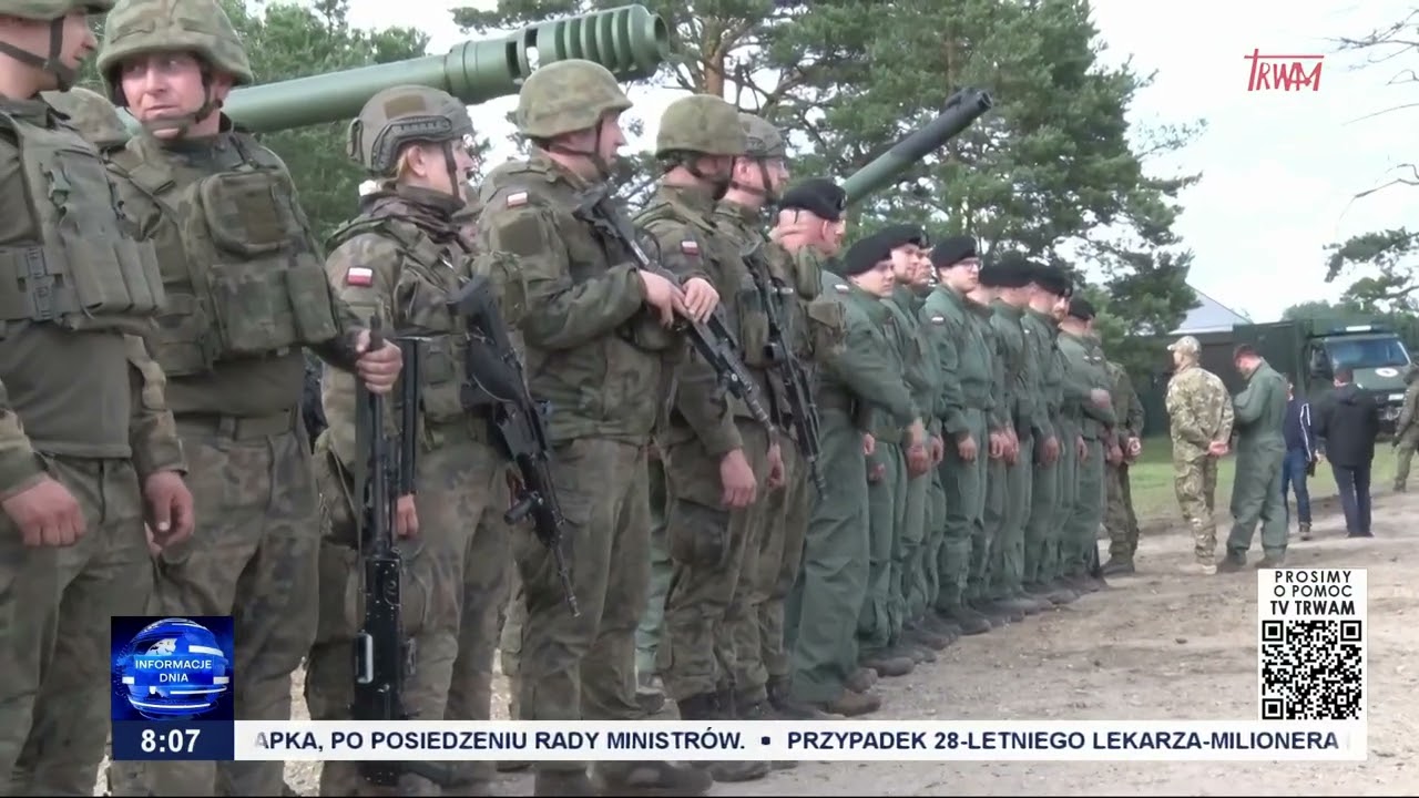 Prezydent K. Nawrocki wraz z szefem BBN obserwowali ćwiczenia wojskowe ...