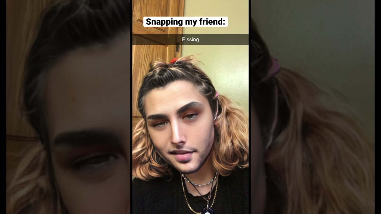 Snapchat stories VS snaps to friends 💀 #shorts #funny #memes