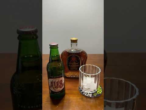 Crown Royal BlackBerry + Ginger Ale #crownroyal #crownroyalblackberry #gingerale #whiskycocktail
