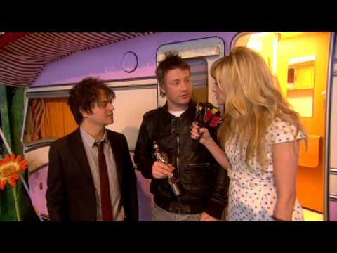 Fearne Cotton interviews Jamie Cullum & Jamie Oliver backstage | BRIT Awards 2009