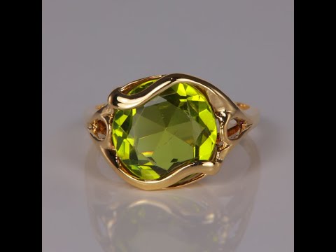 ESTATE - 10K Yellow Gold Synthetic Spinel Ring