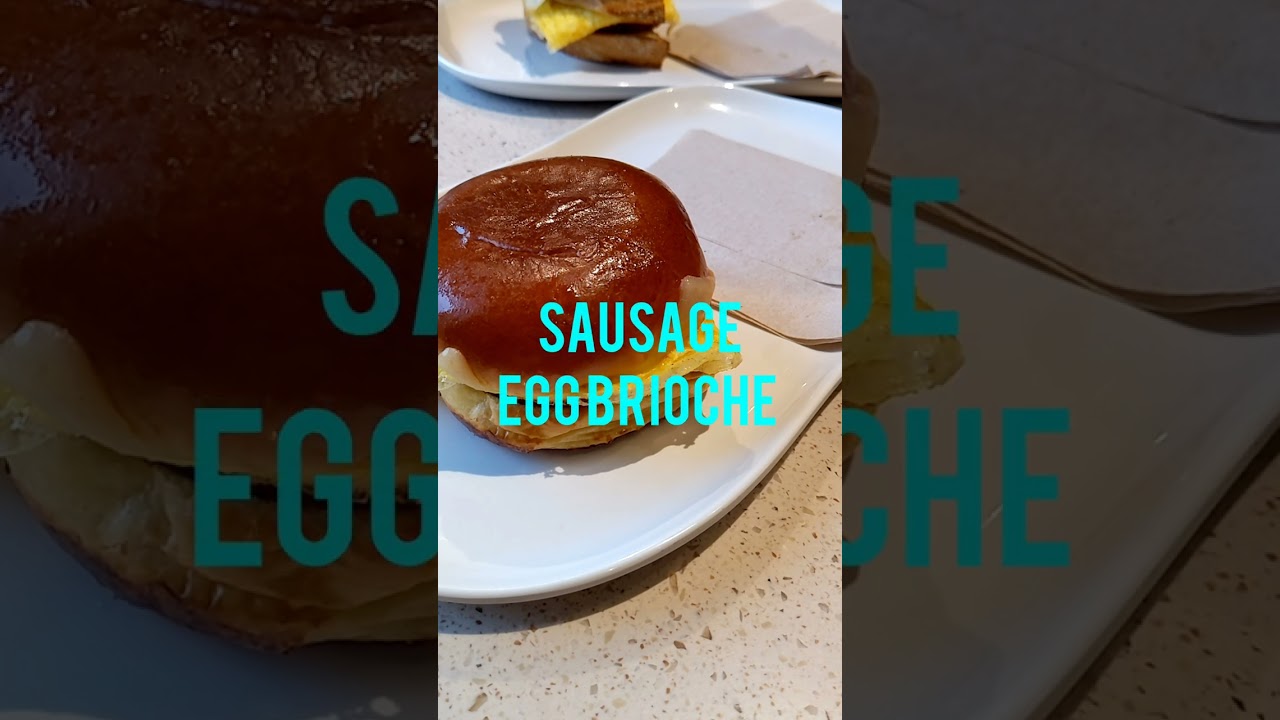 $15 breakfast @Panera Bread sausage egg brioche super good