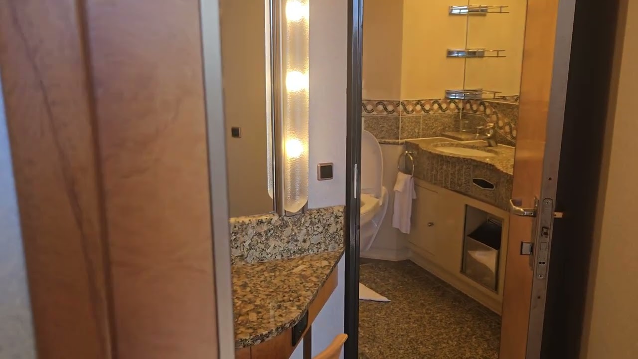 Cabin 7298 - Vista Suite - Carnival Spirit