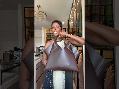 What’s In My Travel Bag: With New Hanifa Bag