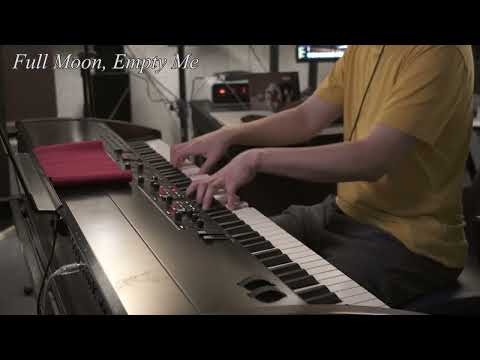 커뮤니티 > 고싶지만, 가질수 없는 것, 한없이 공허한 마음 - Full Moon, Empty Me - JayM