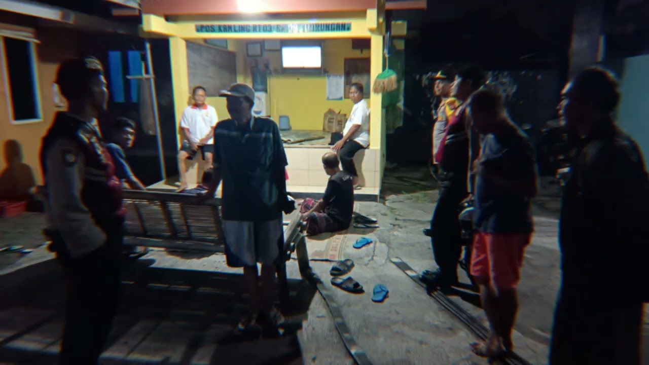 PATROLI DAN SAMBANG POS SATKAMLING POLSEK WATES AJAK WARGA JAGA KAMTIBMAS