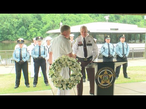Wreath Laid To Honor 35W Bridge Collapse Victims