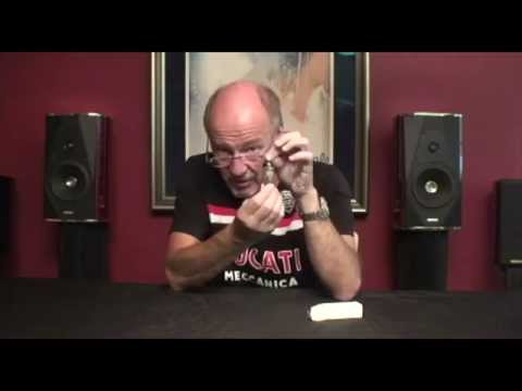Upscale Audio's Kevin Deal reviews the Tungsram 6DJ8