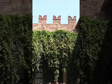Juliet's Balcony – Verona, Italy / Balconul Julietei – Verona, Italia