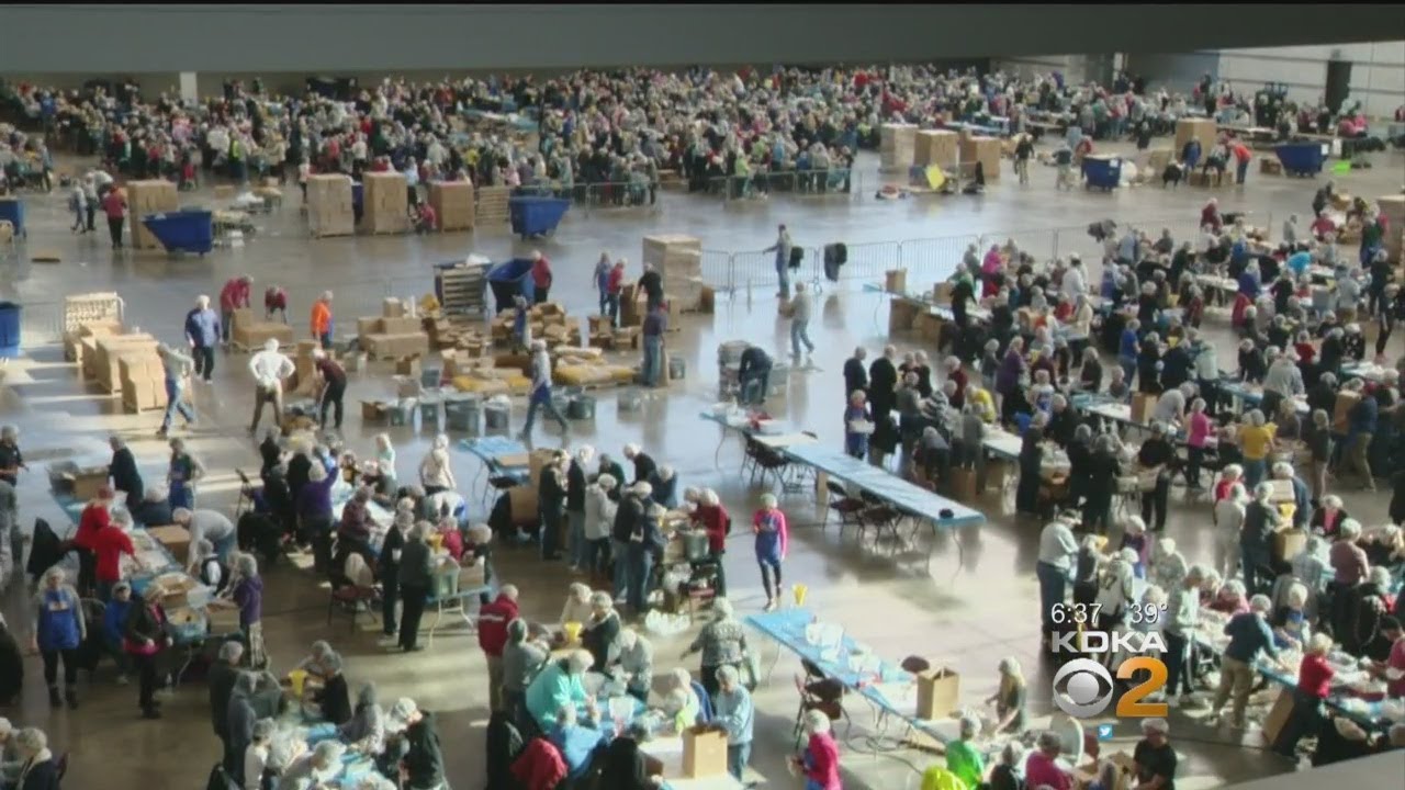 Thousands Volunteer To Pack Meals For The Hungry On Thanksgiving Weekend