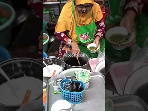 DAWET TELASIH HJ. SIPON PASAR GEDE NIHH. Segerr Khas Banget Dehh #kulinersolo #dawet #pasargede