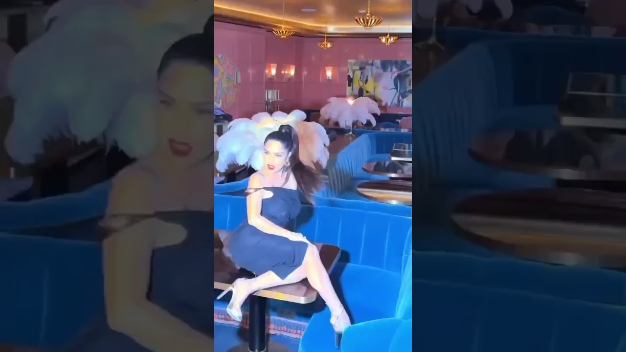 Salma Hayek 📸 Glamour Magazine