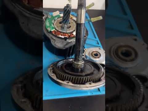 Cyberbikes repairing a Bafang BBSHD 1000W motor