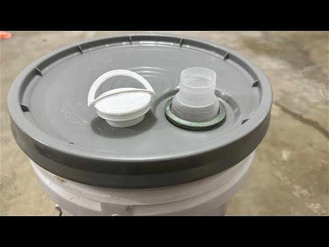 5 Gallon Snap on Bucket Lid with Pour Spout and Cap