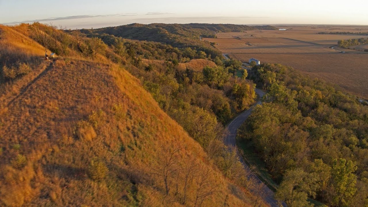 Iowa Land and Sky: Loess Hills And Prairies