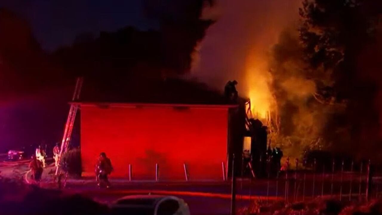 Large apartment fire in southwest Atlanta under investigation