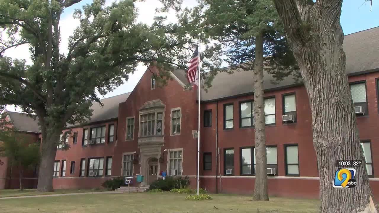 The Cedar Rapids School board has voted to keep and renovate Harrison Elementary School.