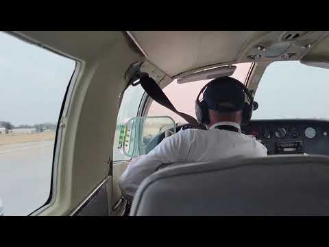 Cape Air Cessna 402C Landing in Burlington, Iowa (STL-BRL)