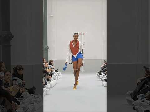 She can dominate this industry with this walk.✨(esther samuel) #runway #topmodel #ottolinger