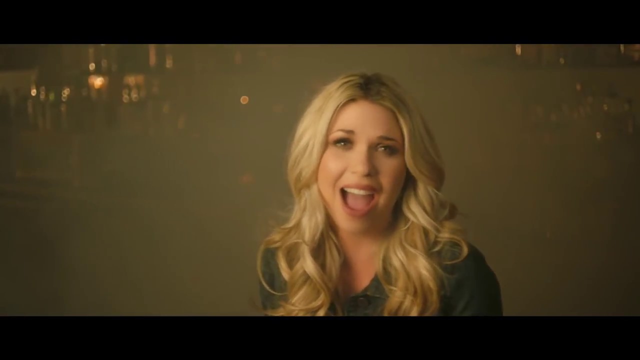 Sandra Lynn Shares Details About New Music | Country Music Rocks