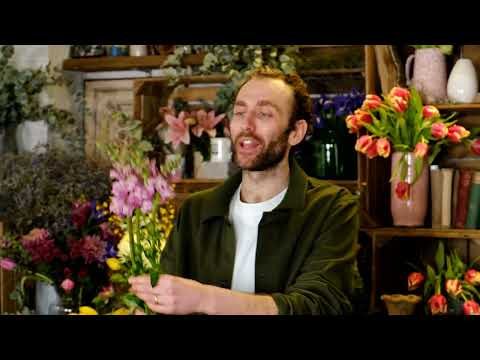 "A Host of Golden Daffodils" - how to arrange