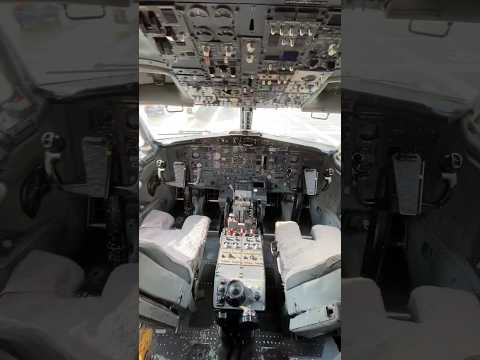 Nolinor Boeing 737-200 Cockpit C-GNLK - Oldest Passenger jet still flying! @NolinorAviation
