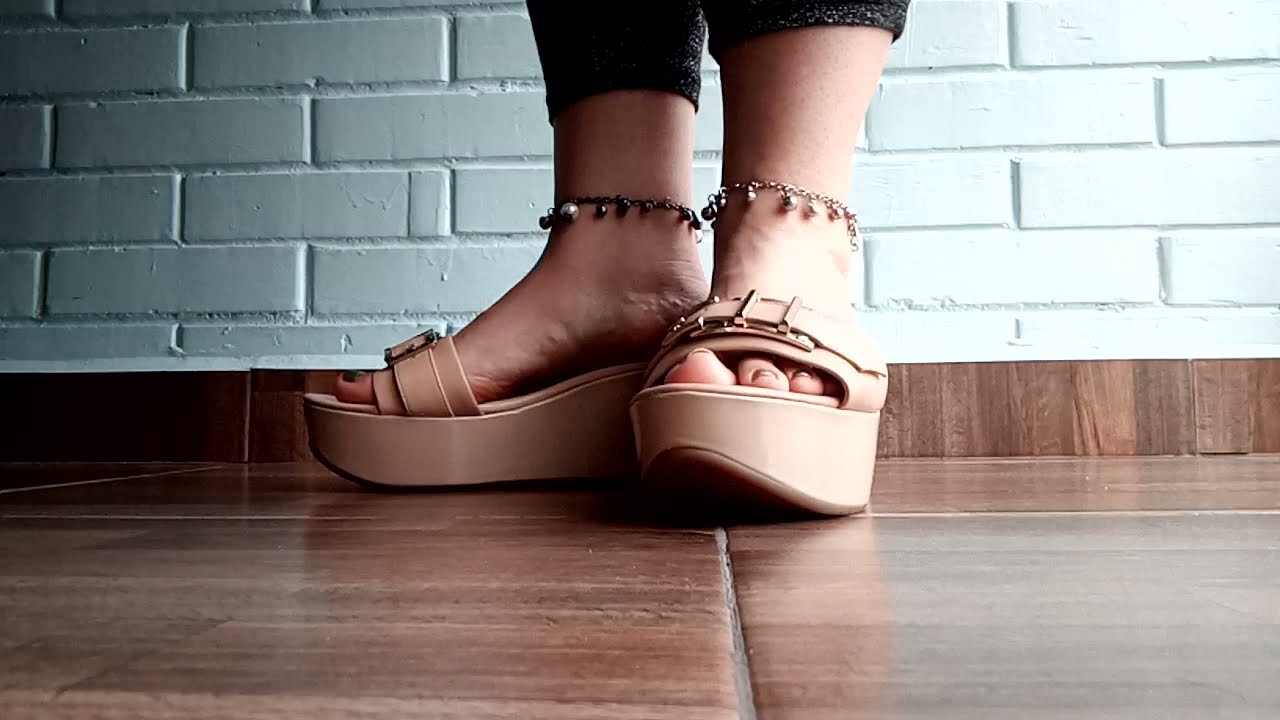 nine west wedge camel sandals slides
