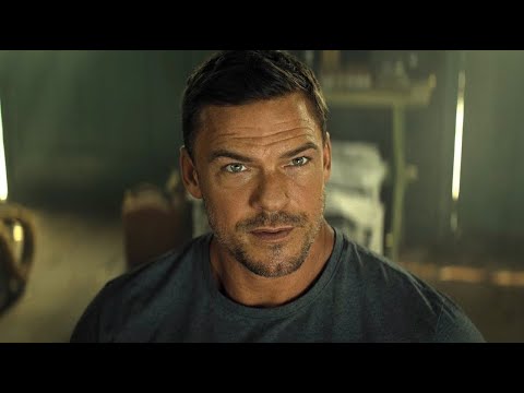 Reacher Star Alan Ritchson Praises Unsung Hero of Movie Sets: Catering Department