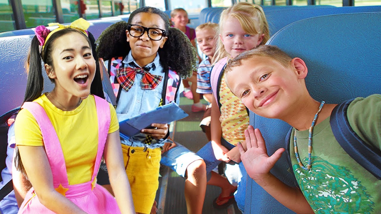 Ellie Sparkles First Day Back To School 2020 | Meeting Different Types of Students in Class