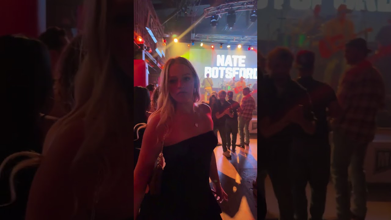 Downtown country bar 🇺🇸 #america #countrybar