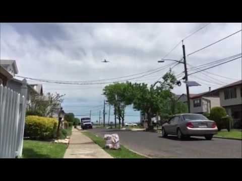 Airplanes landing and taking off at Teterboro Airport