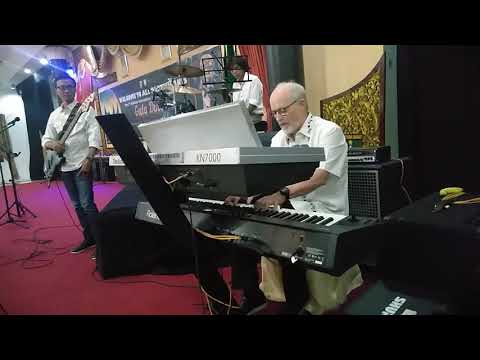 Amazing!!! author book best seller John W Creswell Playing Piano