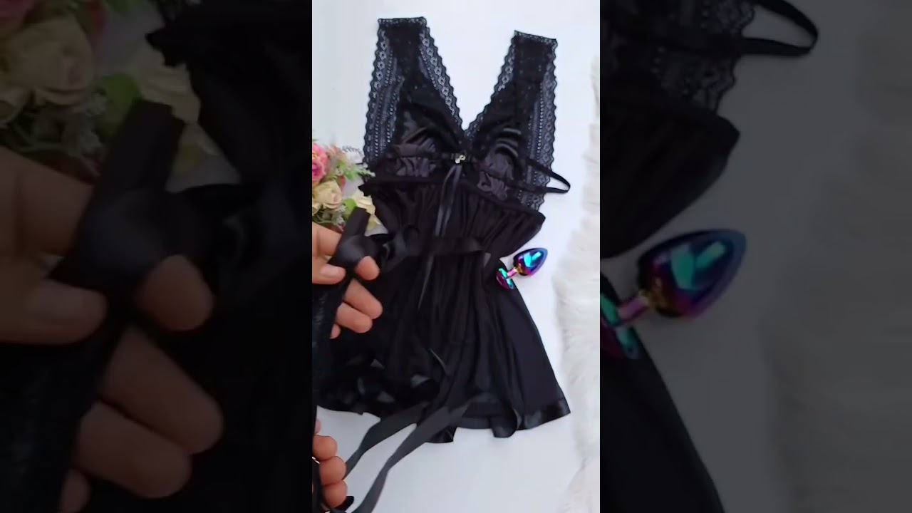 Black lingerie and plug 🔥 🖤