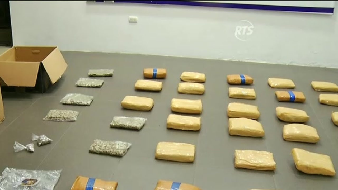 Detienen a sujeto con paquetes de marihuana